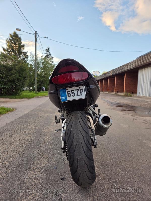 Honda CBR 900 1999 in Tartu on AUTOMOTO.COM.LV Grey Honda CBR 900 1999 in Tartu, with an engine capacity of 0.00 L and mileage of 0 thousand km for 1299 €, photo 6 on AUTOMOTO.COM.LV