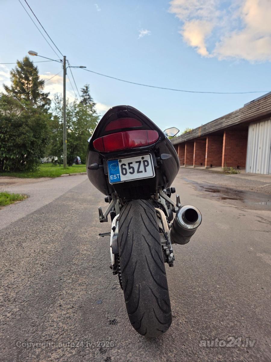Grey Honda CBR 900 1999 in Tartu, with an engine capacity of 0.00 L and mileage of 0 thousand km for 1299 €, photo 6 on AUTOMOTO.COM.LV