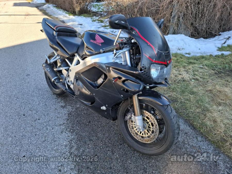 Honda CBR 900 1995 Pērnava, ar dzinēja tilpumu 0.89 L un nobraukumu 0 tūkst. km par 900 €, foto 3 vietnē AUTOMOTO.COM.LV
