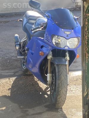 Honda CBR 900 1995 Rīga, ar dzinēja tilpumu 0.90 L un nobraukumu 0 tūkst. km par 1490 €, foto 1 vietnē AUTOMOTO.COM.LV