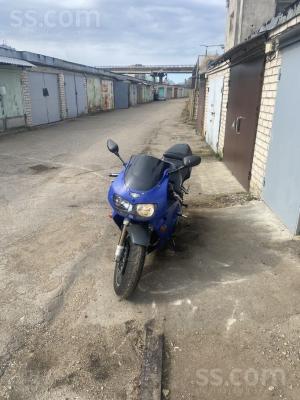 Honda CBR 900 1995 Rīga, ar dzinēja tilpumu 0.90 L un nobraukumu 0 tūkst. km par 1490 €, foto 4 vietnē AUTOMOTO.COM.LV