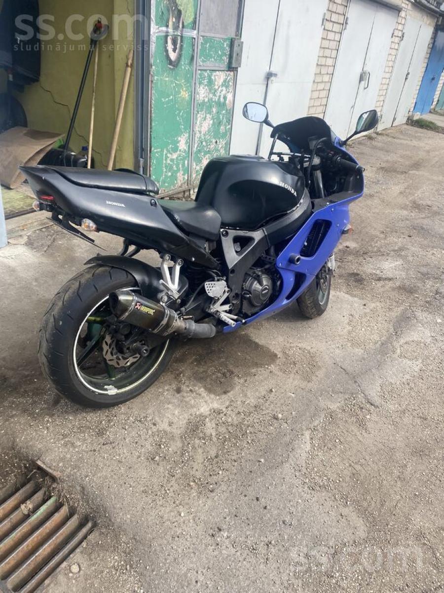 Honda CBR 900 1995 Rīga, ar dzinēja tilpumu 0.90 L un nobraukumu 0 tūkst. km par 1490 €, foto 5 vietnē AUTOMOTO.COM.LV