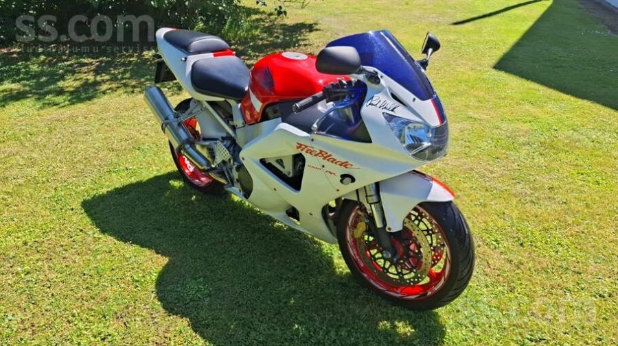 Хонда CBR 900 2001 в Талси, объемом двигателя 1.00 л и пробегом 0 тыс. км за 2150 €, фото 3 на AUTOMOTO.COM.LV