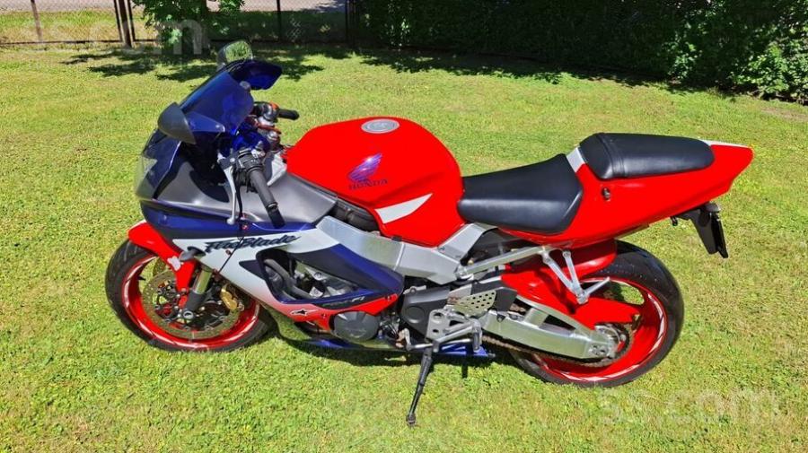 Хонда CBR 900 2001 в Талси, объемом двигателя 1.00 л и пробегом 0 тыс. км за 2150 €, фото 4 на AUTOMOTO.COM.LV