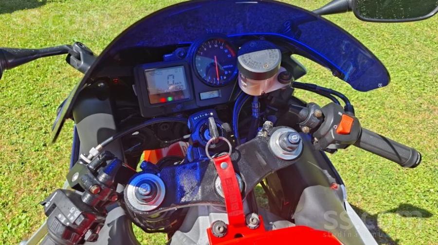 Хонда CBR 900 2001 в Талси, объемом двигателя 1.00 л и пробегом 0 тыс. км за 2150 €, фото 6 на AUTOMOTO.COM.LV