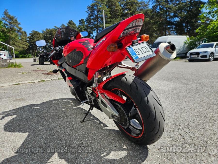 Красный Хонда CBR 900 2002 в Таллин, объемом двигателя 0.95 л и пробегом 36 тыс. км за 3500 €, фото 5 на AUTOMOTO.COM.LV