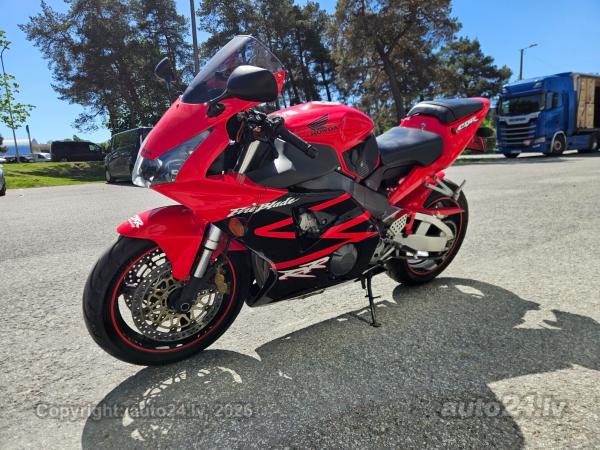 Красный Хонда CBR 900 2002 в Таллин, объемом двигателя 0.95 л и пробегом 36 тыс. км за 3500 €, фото 6 на AUTOMOTO.COM.LV