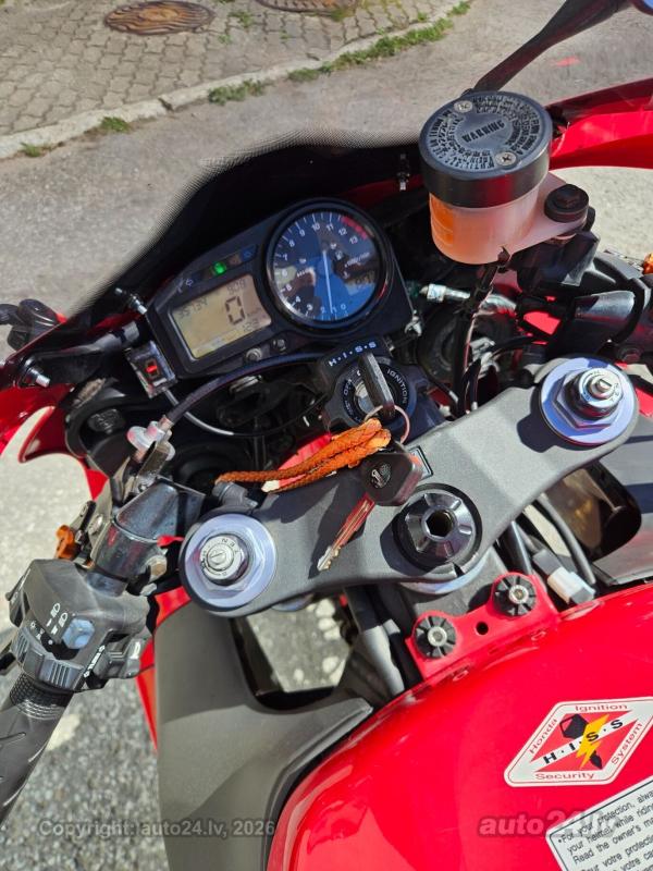 Красный Хонда CBR 900 2002 в Таллин, объемом двигателя 0.95 л и пробегом 36 тыс. км за 3500 €, фото 8 на AUTOMOTO.COM.LV