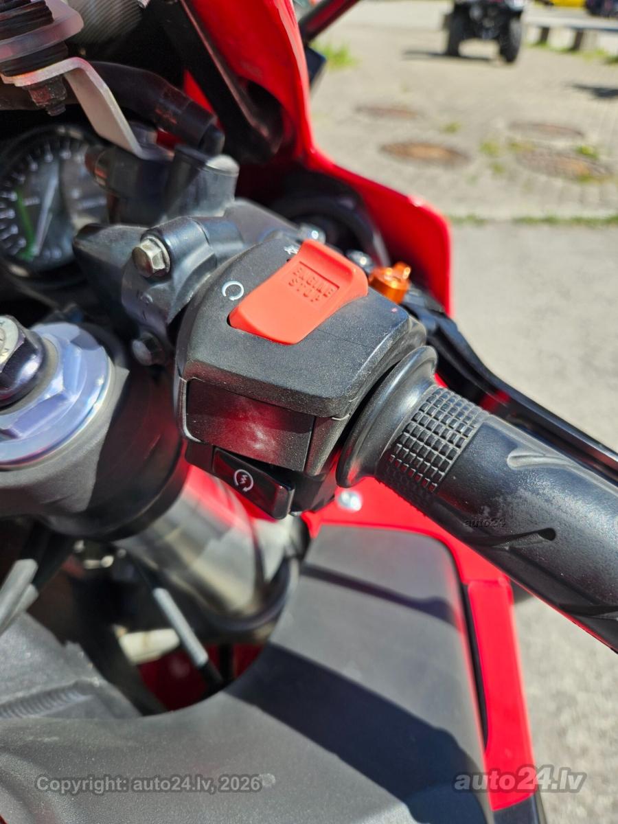 Красный Хонда CBR 900 2002 в Таллин, объемом двигателя 0.95 л и пробегом 36 тыс. км за 3500 €, фото 11 на AUTOMOTO.COM.LV