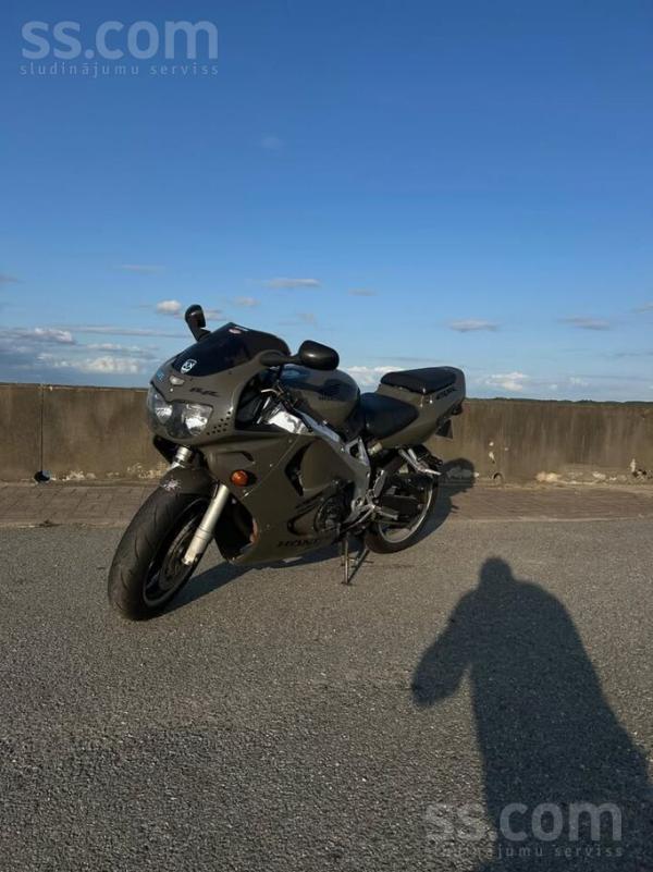 Honda CBR 900RR 1996 Rīga, ar dzinēja tilpumu 0.90 L un nobraukumu 0 tūkst. km par 1500 €, foto 1 vietnē AUTOMOTO.COM.LV