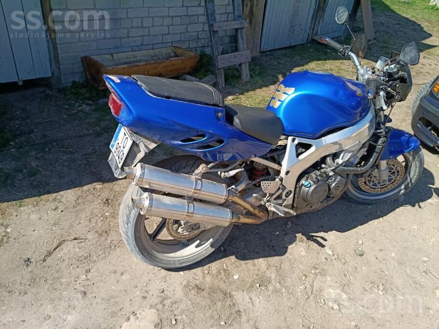 Хонда CBR 900RR 1997 в Рига, объемом двигателя 0.92 л и пробегом 0 тыс. км за 1000 €, фото 1 на AUTOMOTO.COM.LV