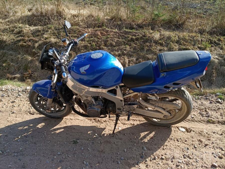 Хонда CBR 900RR 1997 в Рига, объемом двигателя 0.92 л и пробегом 0 тыс. км за 1000 €, фото 6 на AUTOMOTO.COM.LV