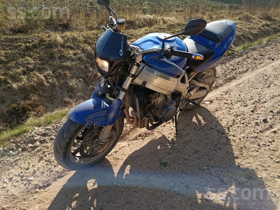 Хонда CBR 900RR 1997 в Рига, объемом двигателя 0.92 л и пробегом 0 тыс. км за 1000 €, фото 8 на AUTOMOTO.COM.LV