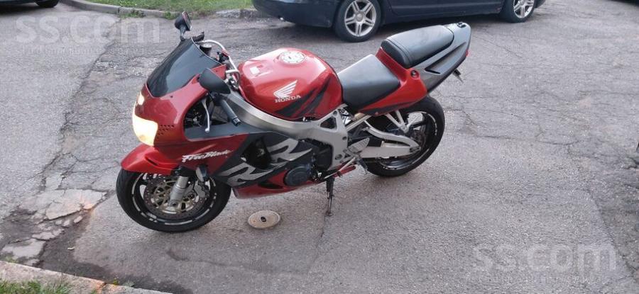 Honda CBR 900RR 1998 in Daugavpils, with an engine capacity of 0.92 L and mileage of 0 thousand km for 2200 €, photo 1 on AUTOMOTO.COM.LV