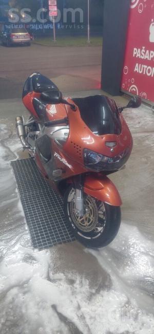 Honda CBR 900RR 1998 in Daugavpils, with an engine capacity of 0.92 L and mileage of 0 thousand km for 2200 €, photo 4 on AUTOMOTO.COM.LV