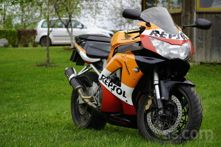 Хонда CBR 900RR 2000 в Валка, объемом двигателя 0.93 л и пробегом 0 тыс. км за 2666 €, фото 1 на AUTOMOTO.COM.LV