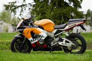 Хонда CBR 900RR 2000 в Валка, объемом двигателя 0.93 л и пробегом 0 тыс. км за 2666 €, фото 3 на AUTOMOTO.COM.LV