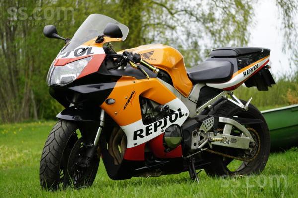 Хонда CBR 900RR 2000 в Валка, объемом двигателя 0.93 л и пробегом 0 тыс. км за 2666 €, фото 3 на AUTOMOTO.COM.LV