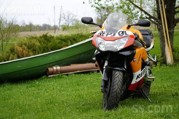 Хонда CBR 900RR 2000 в Валка, объемом двигателя 0.93 л и пробегом 0 тыс. км за 2666 €, фото 4 на AUTOMOTO.COM.LV