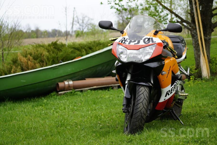 Хонда CBR 900RR 2000 в Валка, объемом двигателя 0.93 л и пробегом 0 тыс. км за 2666 €, фото 5 на AUTOMOTO.COM.LV