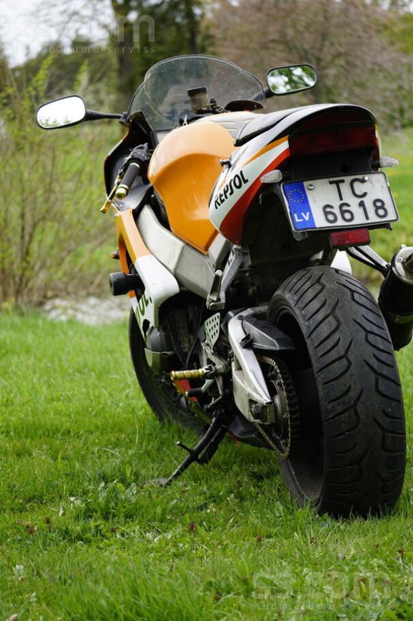 Хонда CBR 900RR 2000 в Валка, объемом двигателя 0.93 л и пробегом 0 тыс. км за 2666 €, фото 5 на AUTOMOTO.COM.LV