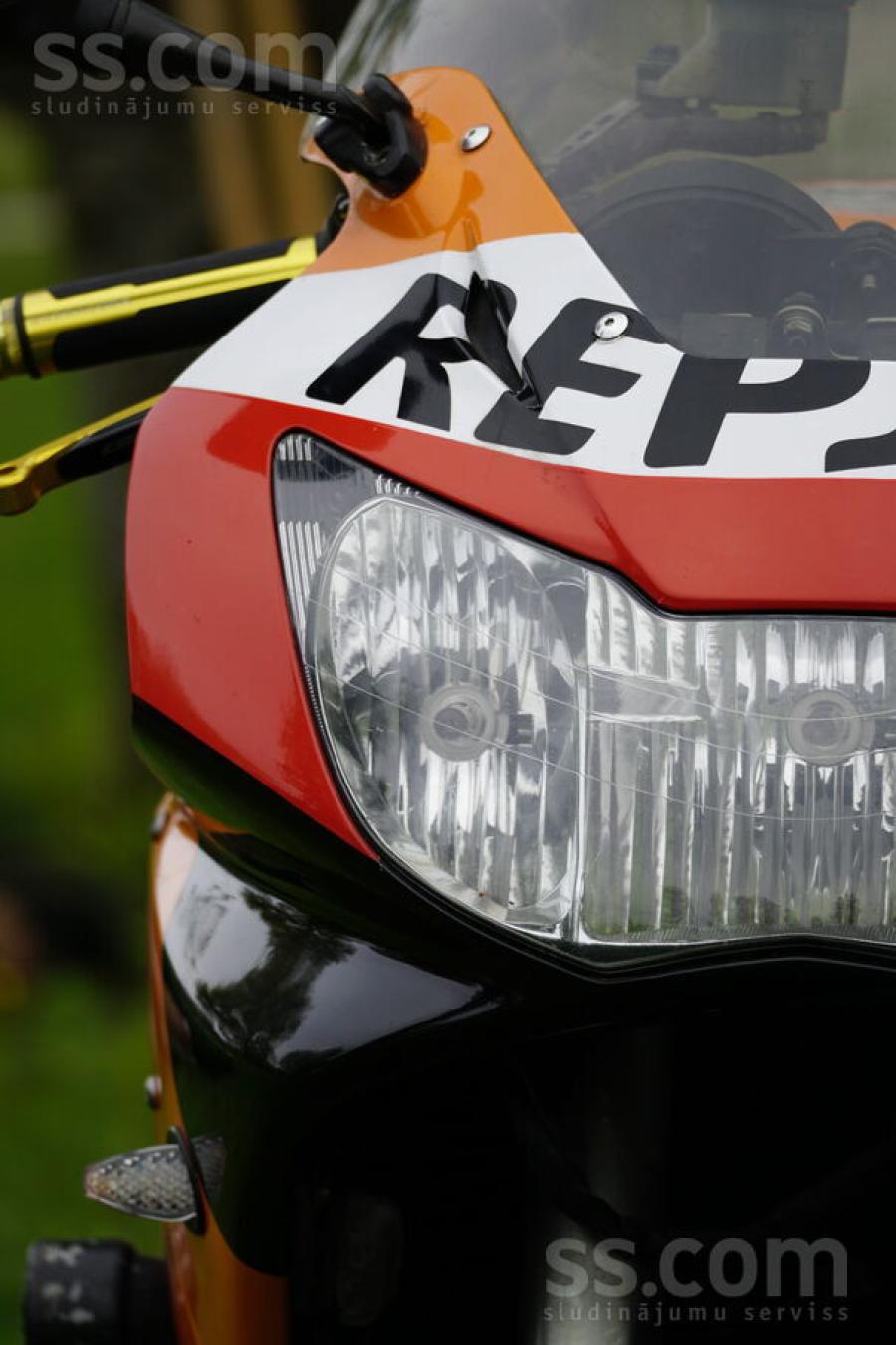 Хонда CBR 900RR 2000 в Валка, объемом двигателя 0.93 л и пробегом 0 тыс. км за 2666 €, фото 7 на AUTOMOTO.COM.LV