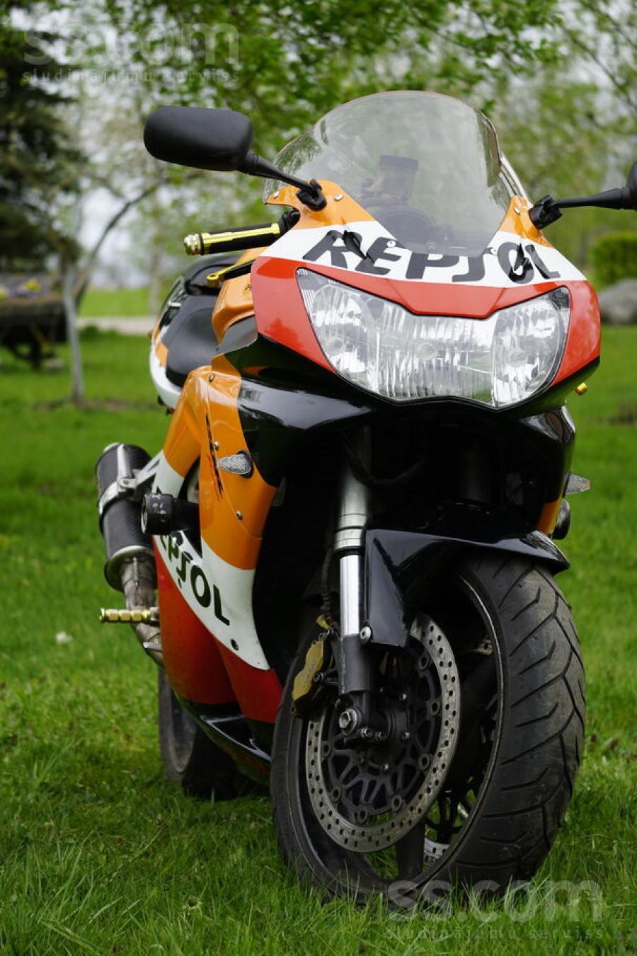 Хонда CBR 900RR 2000 в Валка, объемом двигателя 0.93 л и пробегом 0 тыс. км за 2666 €, фото 8 на AUTOMOTO.COM.LV