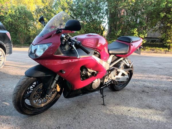 Honda CBR 900RR 2001 Jelgava, ar dzinēja tilpumu 0.93 L un nobraukumu 0 tūkst. km par 2500 €, foto 1 vietnē AUTOMOTO.COM.LV