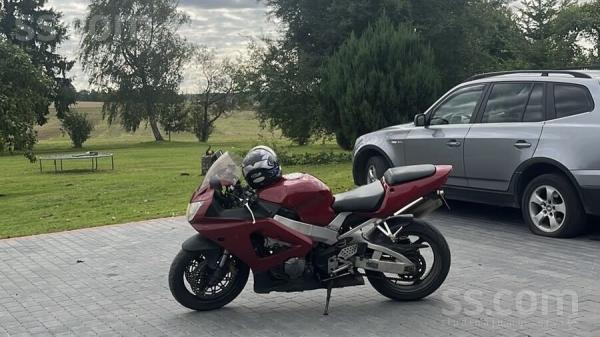 Хонда CBR 900RR 2001 в Салдус, объемом двигателя 0.93 л и пробегом 0 тыс. км за 1550 €, фото 1 на AUTOMOTO.COM.LV