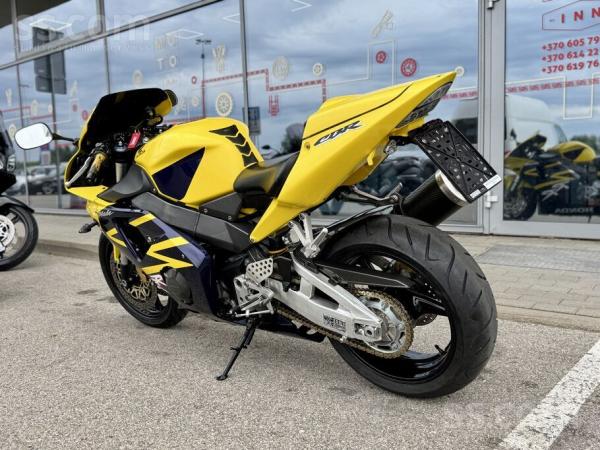 Хонда CBR 900RR 2002 в Рига, объемом двигателя 0.95 л и пробегом 0 тыс. км за 2999 €, фото 3 на AUTOMOTO.COM.LV