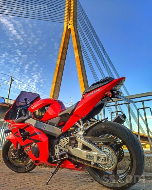 Honda CBR 900RR 2002 in Riga, with an engine capacity of 0.95 L and mileage of 0 thousand km for 3200 €, photo 1 on AUTOMOTO.COM.LV