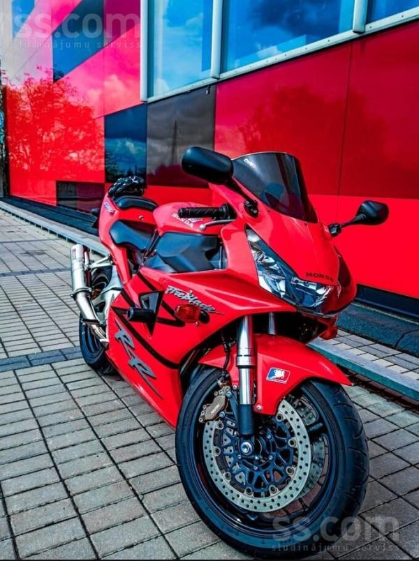 Honda CBR 900RR 2002 in Riga, with an engine capacity of 0.95 L and mileage of 0 thousand km for 3200 €, photo 2 on AUTOMOTO.COM.LV