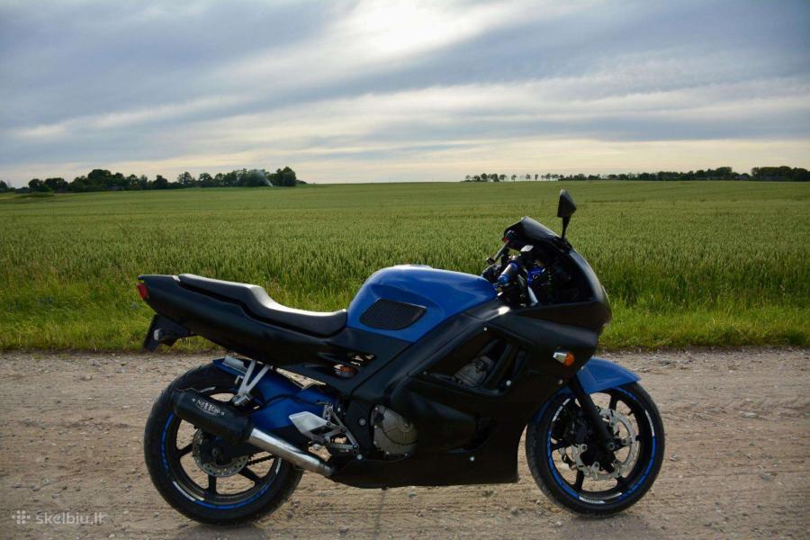 Черный Хонда Cbr 1993 в Ионава, объемом двигателя 0.60 л и пробегом 40 тыс. км за 999 €, фото 1 на AUTOMOTO.COM.LV