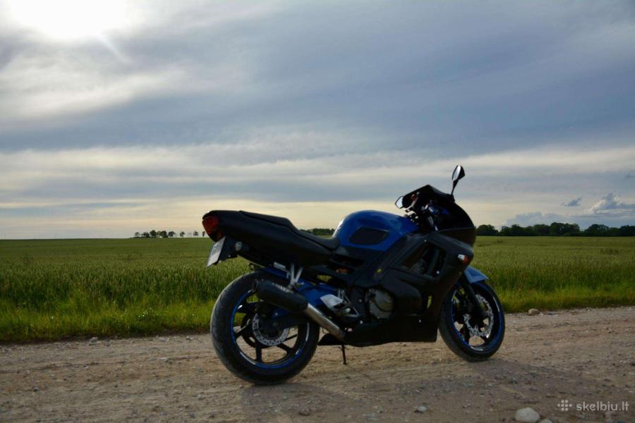 Черный Хонда Cbr 1993 в Ионава, объемом двигателя 0.60 л и пробегом 40 тыс. км за 999 €, фото 5 на AUTOMOTO.COM.LV