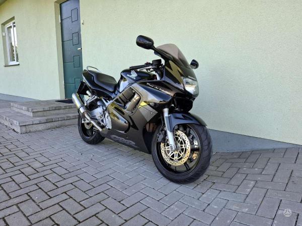 Black Honda Cbr 1998 in Moletai, with an engine capacity of 0.60 L and mileage of 56 thousand km for 1800 €, photo 5 on AUTOMOTO.COM.LV