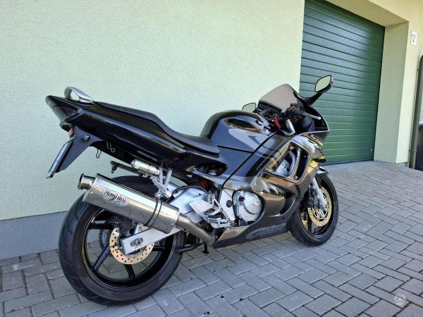 Black Honda Cbr 1998 in Moletai, with an engine capacity of 0.60 L and mileage of 56 thousand km for 1800 €, photo 6 on AUTOMOTO.COM.LV