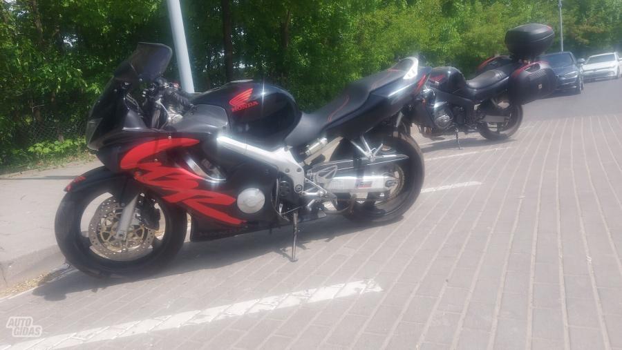 Black Honda Cbr 2000 in Vilnius, with an engine capacity of 0.00 L and mileage of 53 thousand km for 1800 €, photo 7 on AUTOMOTO.COM.LV