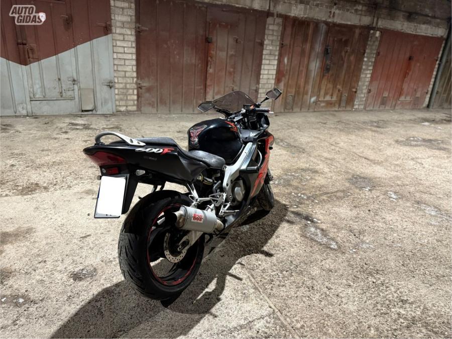 Melns Honda Cbr 2000 Kauņa, ar dzinēja tilpumu 0.60 L un nobraukumu 58 tūkst. km par 1700 €, foto 4 vietnē AUTOMOTO.COM.LV