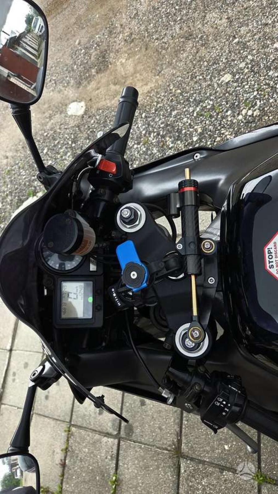 Black Honda Cbr 2000 in Mazeikiai, with an engine capacity of 0.93 L and mileage of 47 thousand km for 2850 €, photo 6 on AUTOMOTO.COM.LV