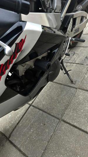 Black Honda Cbr 2000 in Mazeikiai, with an engine capacity of 0.93 L and mileage of 47 thousand km for 2850 €, photo 7 on AUTOMOTO.COM.LV