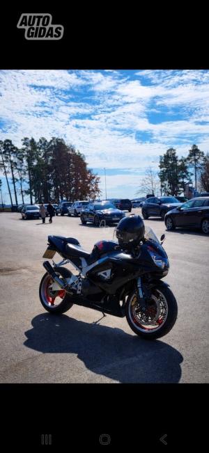 Melns Honda Cbr 2001 Kauņa, ar dzinēja tilpumu 0.93 L un nobraukumu 40 tūkst. km par 3300 €, foto  vietnē AUTOMOTO.COM.LV