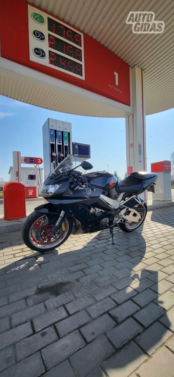 Melns Honda Cbr 2001 Kauņa, ar dzinēja tilpumu 0.93 L un nobraukumu 40 tūkst. km par 3300 €, foto 2 vietnē AUTOMOTO.COM.LV