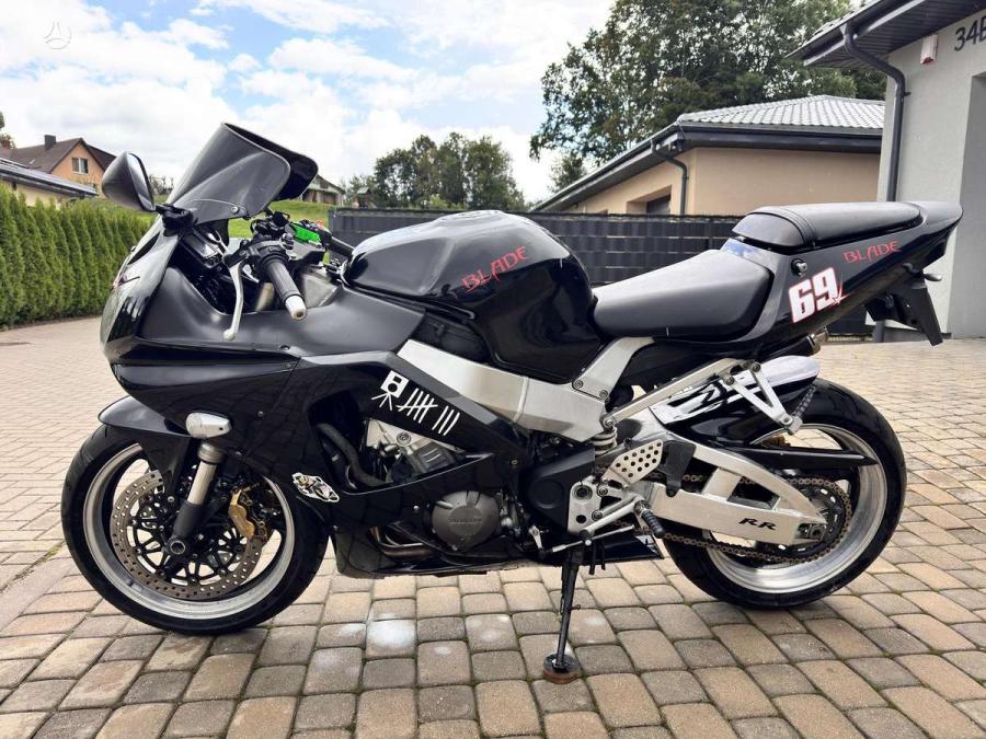 Черный Хонда Cbr 2001 в Вильнюс, объемом двигателя 1.00 л и пробегом 59 тыс. км за 2590 €, фото 1 на AUTOMOTO.COM.LV