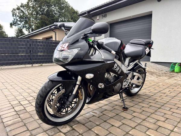 Черный Хонда Cbr 2001 в Вильнюс, объемом двигателя 1.00 л и пробегом 59 тыс. км за 2590 €, фото 2 на AUTOMOTO.COM.LV