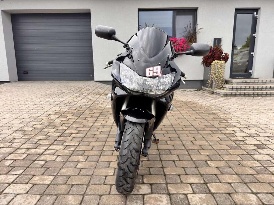 Черный Хонда Cbr 2001 в Вильнюс, объемом двигателя 1.00 л и пробегом 59 тыс. км за 2590 €, фото 4 на AUTOMOTO.COM.LV