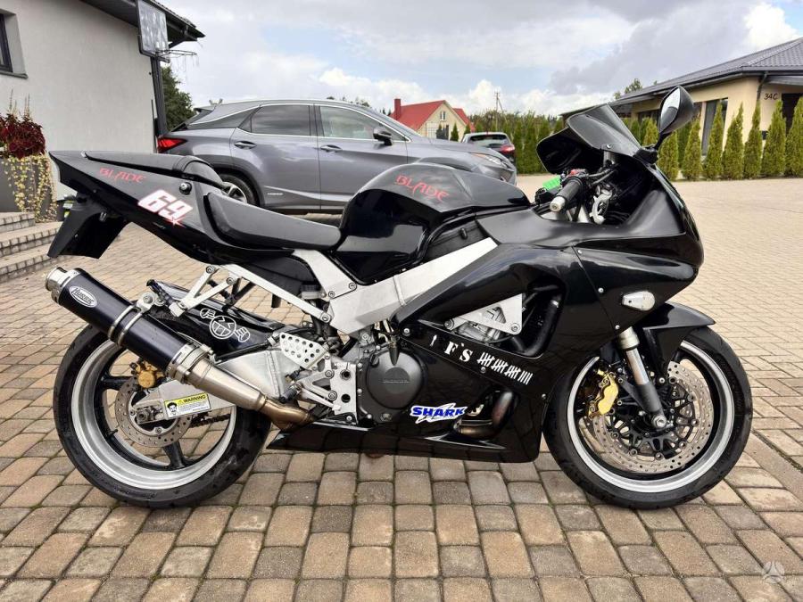 Черный Хонда Cbr 2001 в Вильнюс, объемом двигателя 1.00 л и пробегом 59 тыс. км за 2590 €, фото 6 на AUTOMOTO.COM.LV