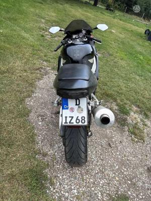 Black Honda Cbr 2002 in Raseiniai, with an engine capacity of 0.93 L and mileage of 39 thousand km for 2050 €, photo 5 on AUTOMOTO.COM.LV