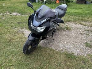 Black Honda Cbr 2002 in Raseiniai, with an engine capacity of 0.93 L and mileage of 39 thousand km for 2050 €, photo 7 on AUTOMOTO.COM.LV
