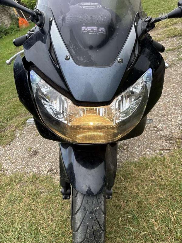 Black Honda Cbr 2002 in Raseiniai, with an engine capacity of 0.93 L and mileage of 39 thousand km for 2050 €, photo 8 on AUTOMOTO.COM.LV