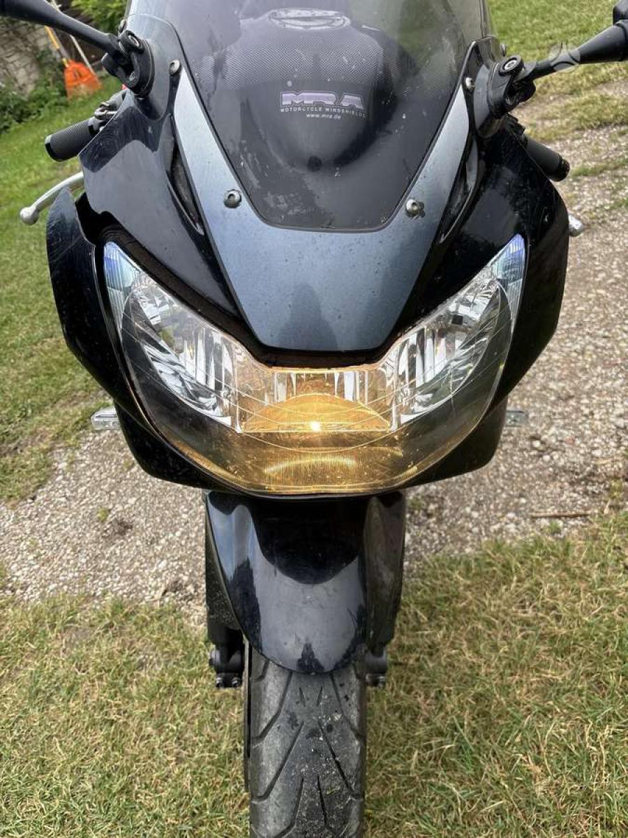 Black Honda Cbr 2002 in Raseiniai, with an engine capacity of 0.93 L and mileage of 39 thousand km for 2050 €, photo 9 on AUTOMOTO.COM.LV